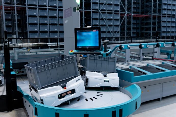 Autonomous Mobile Robots for Warehouses | Exotec