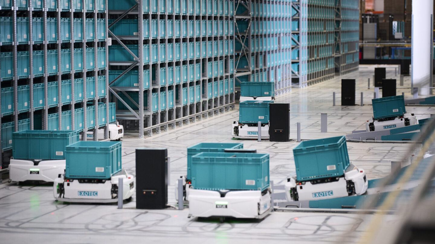 Robot AMR vs robot AGV : quelle technologie pour votre entrepôt