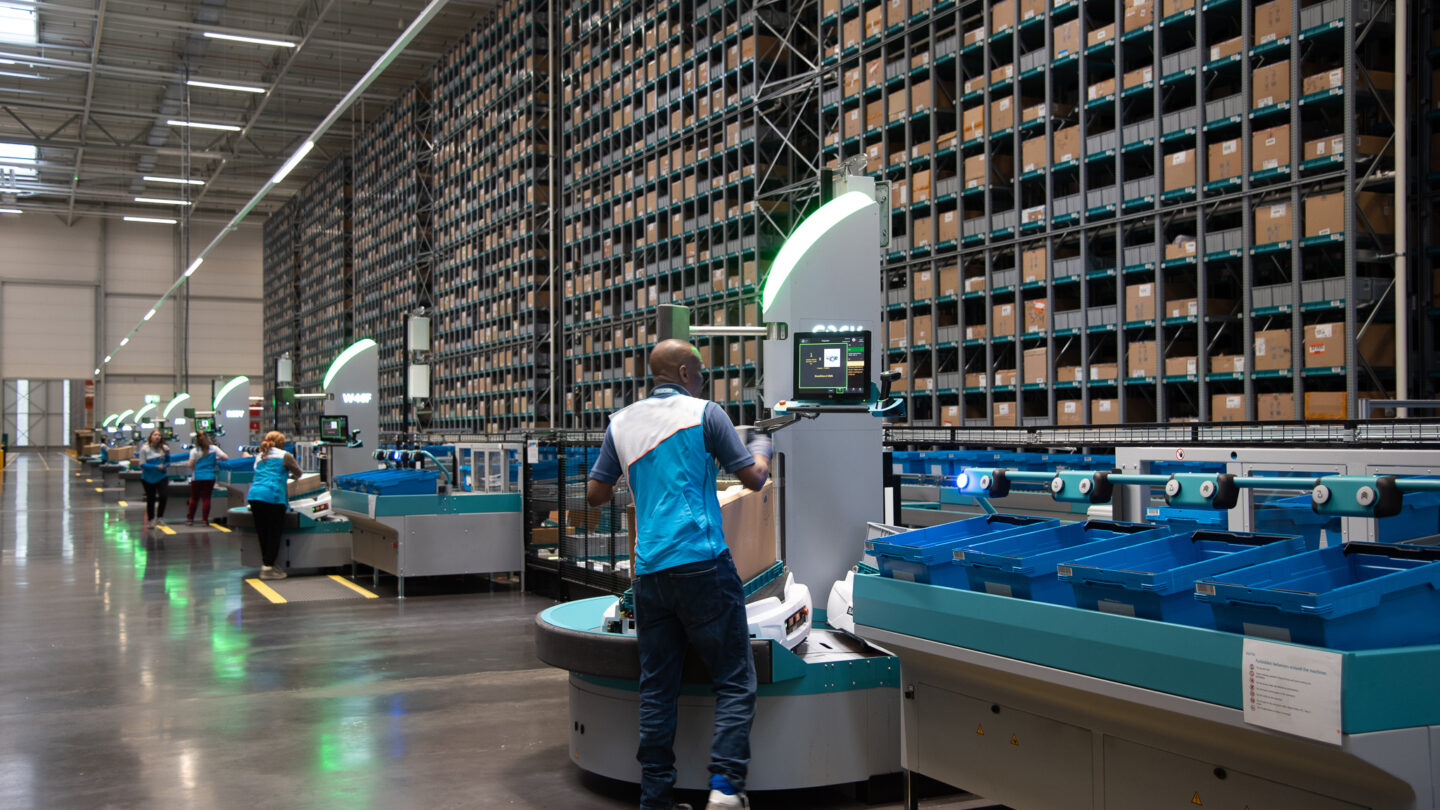 Guide to Order Picking: Types, Methods, & More | Exotec