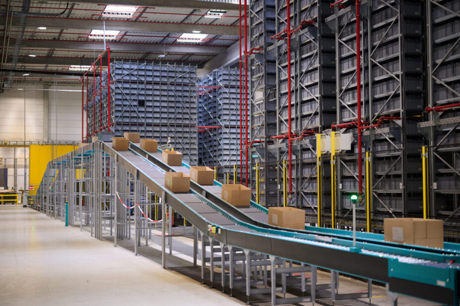 Guide to Conveyor Systems: Types, Uses, & Benefits | Exotec