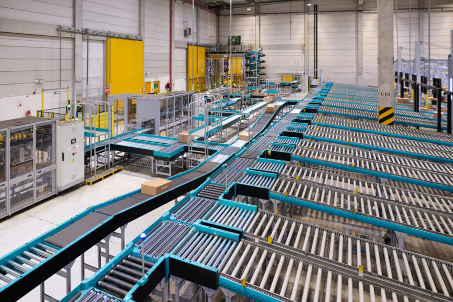 Guide to Conveyor Systems: Types, Uses, & Benefits | Exotec