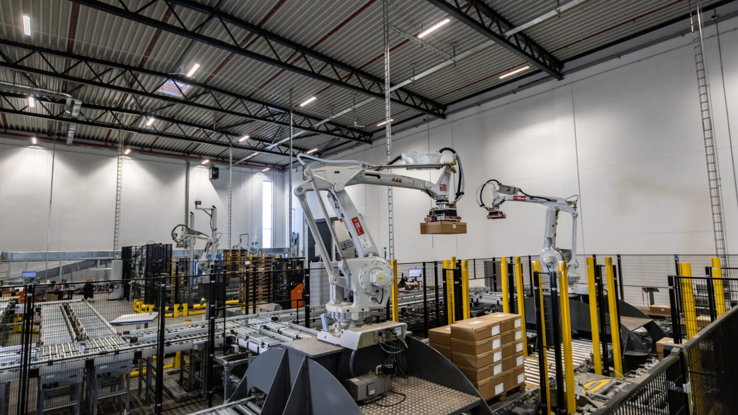 Complete Guide to Pick-and-Place Automation | Exotec